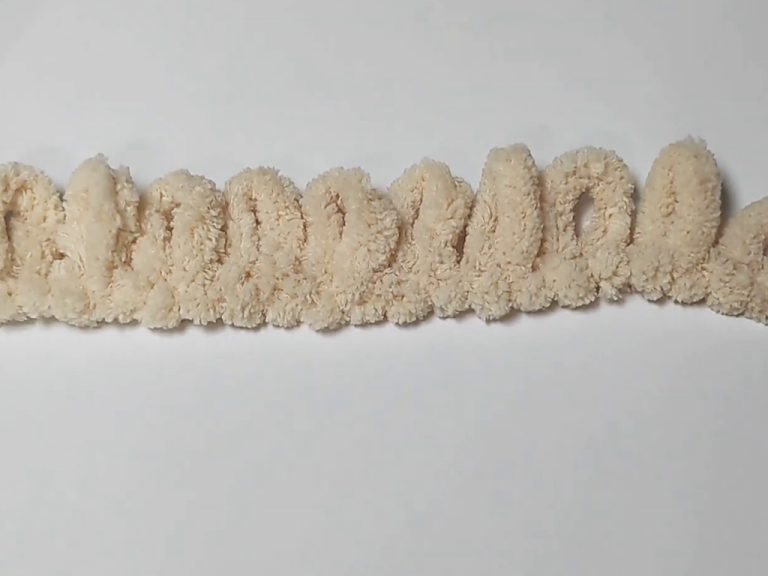 Easy Finger Crochet Scarf Guide: Perfect for Beginners - Trendcrochet